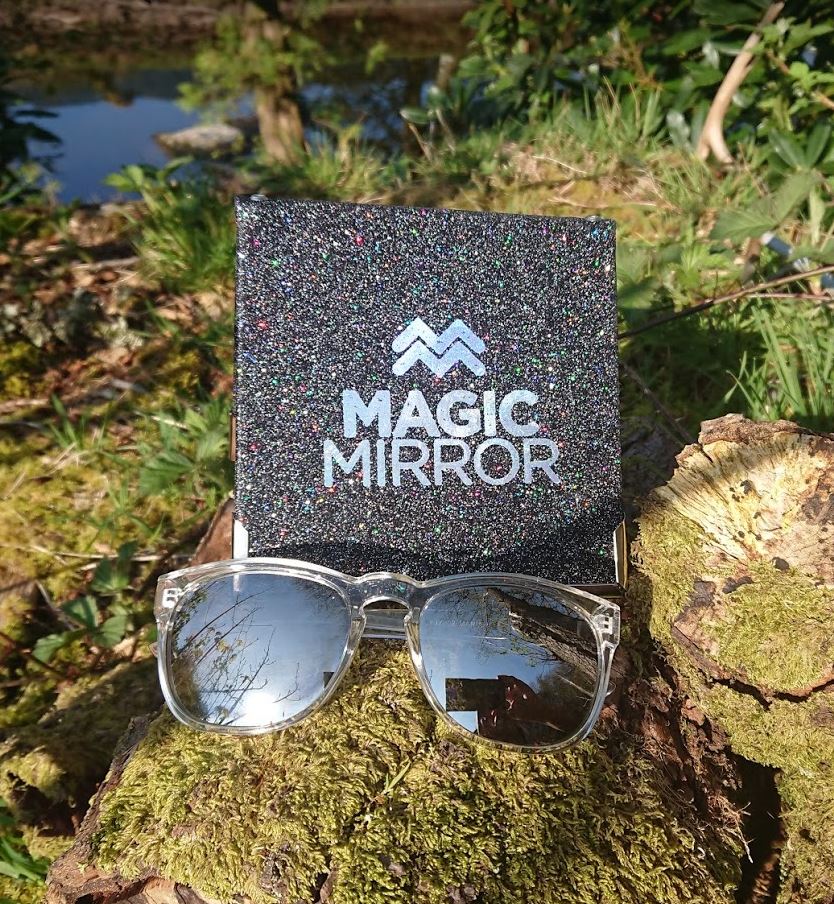 GEAR | The New Magic Mirror Compact Travel Mirror