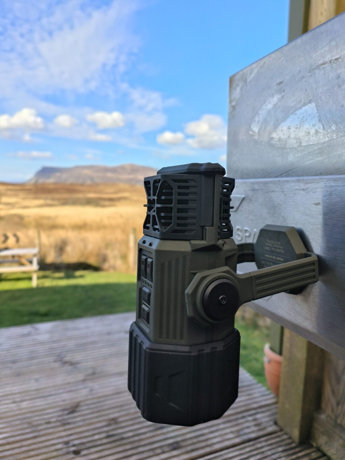 Flextail Evo Repeller 3 in 1 Is The Ideal Camping Companion