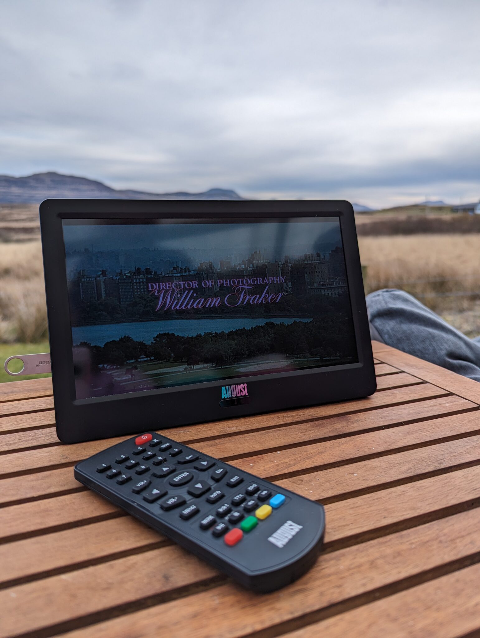 DA900D Portable, Rechargeable 9" TV With Freeview - Review
